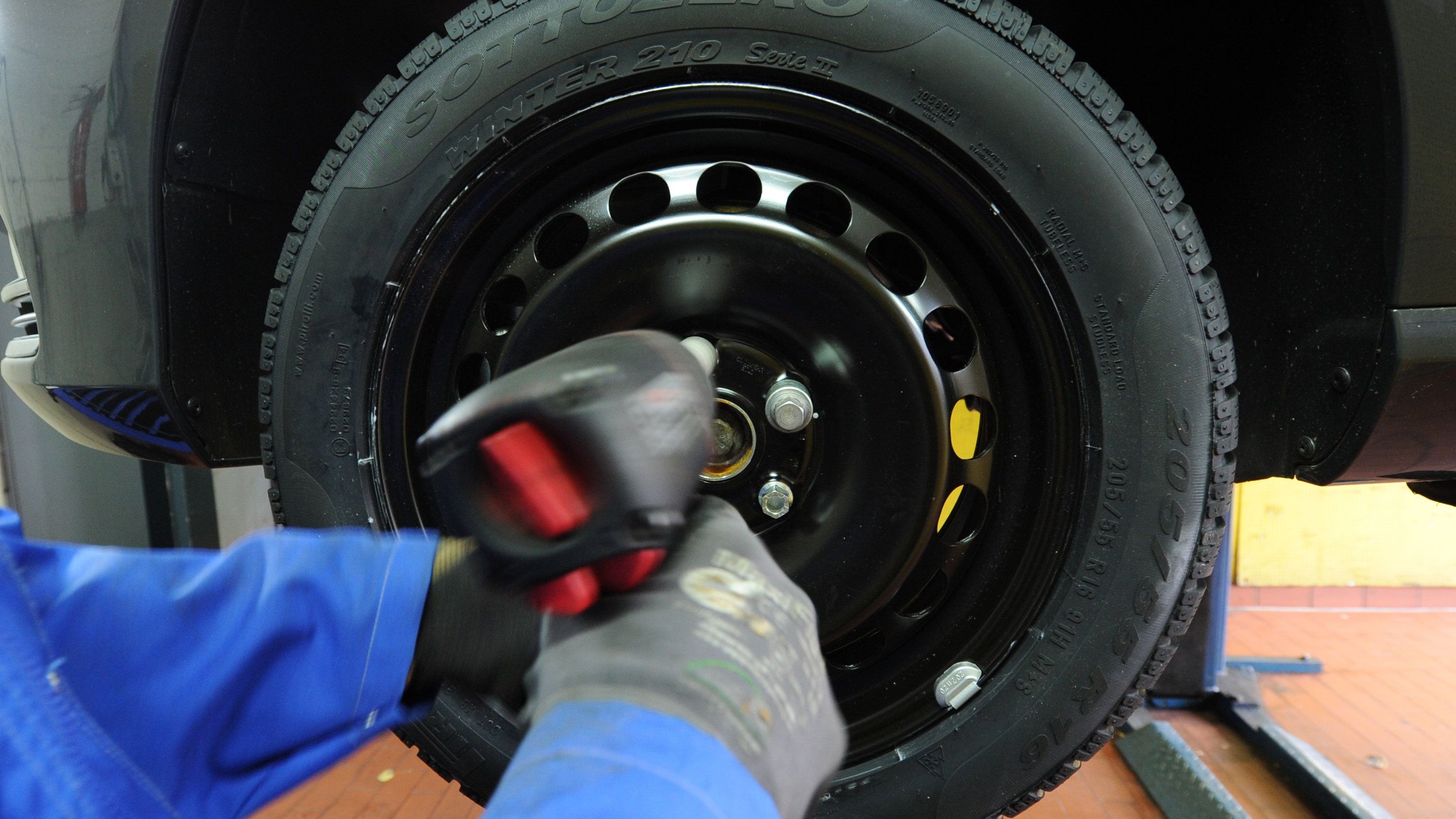 Reifenwechsel: So gelingt der Umstieg auf Winterreifen