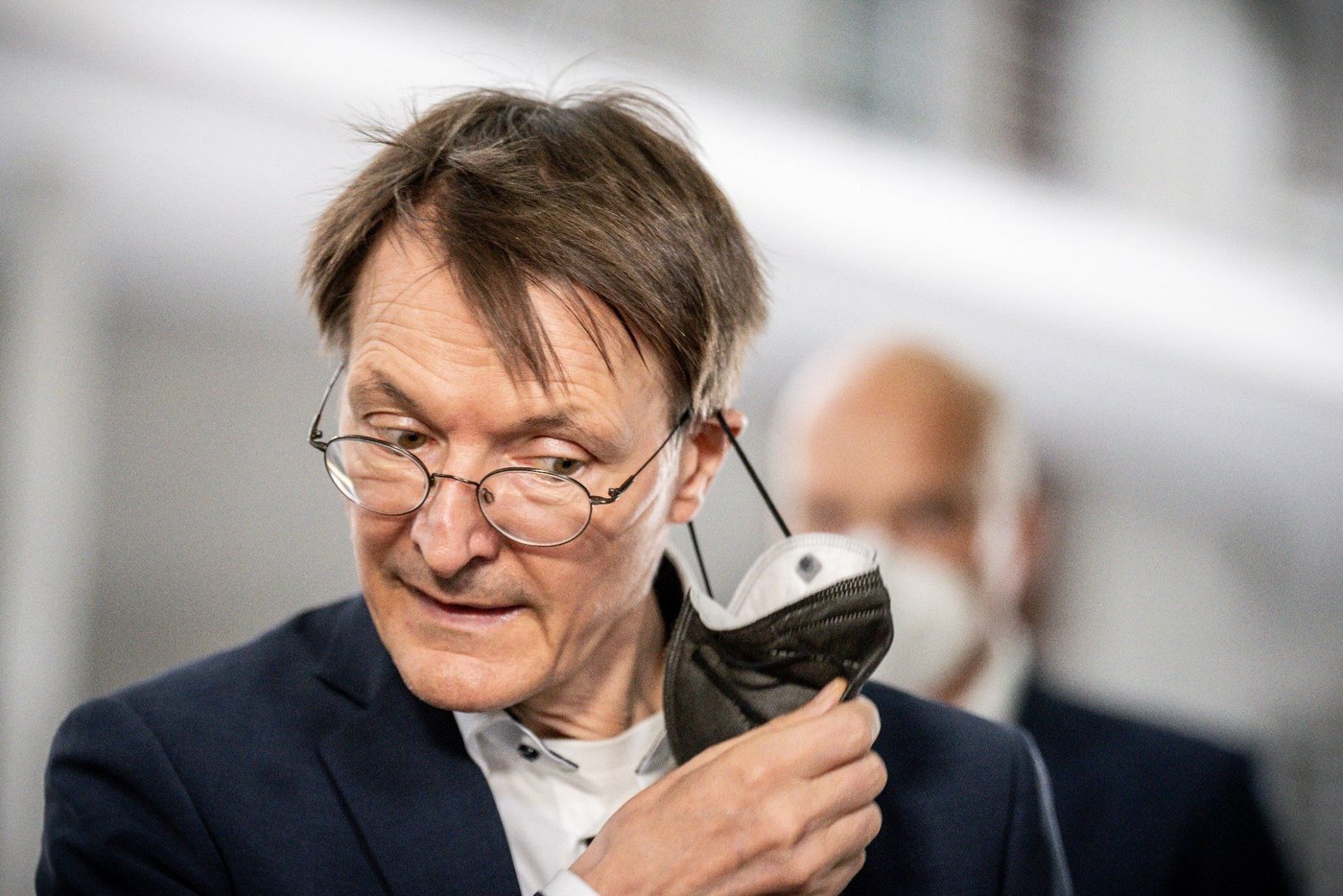 Lauterbach lässt die Maskenpflicht fallen – das war überfällig