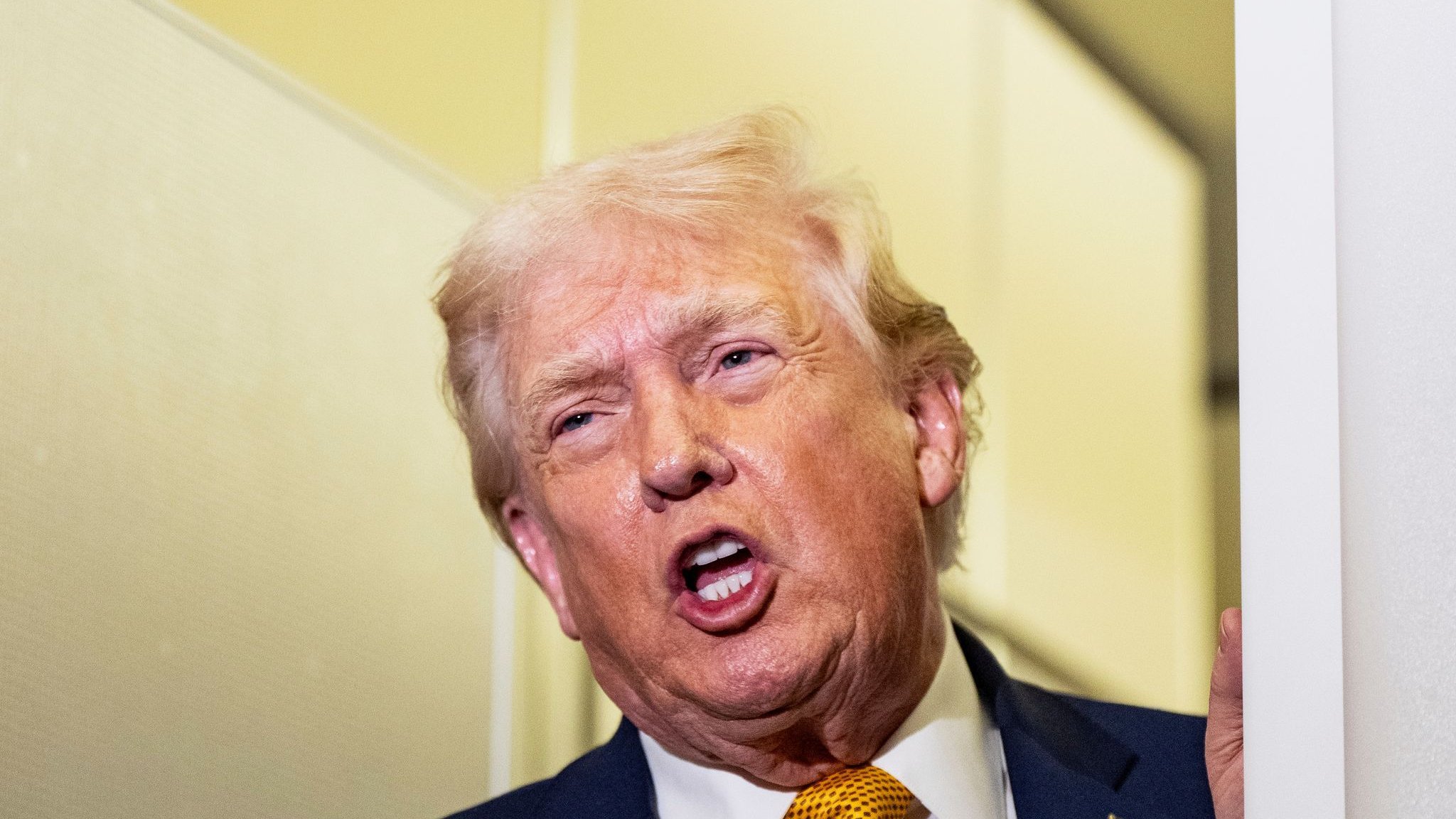 Proteste im Iran: Trump: Zölle von 25 Prozent für Länder mit Iran ...