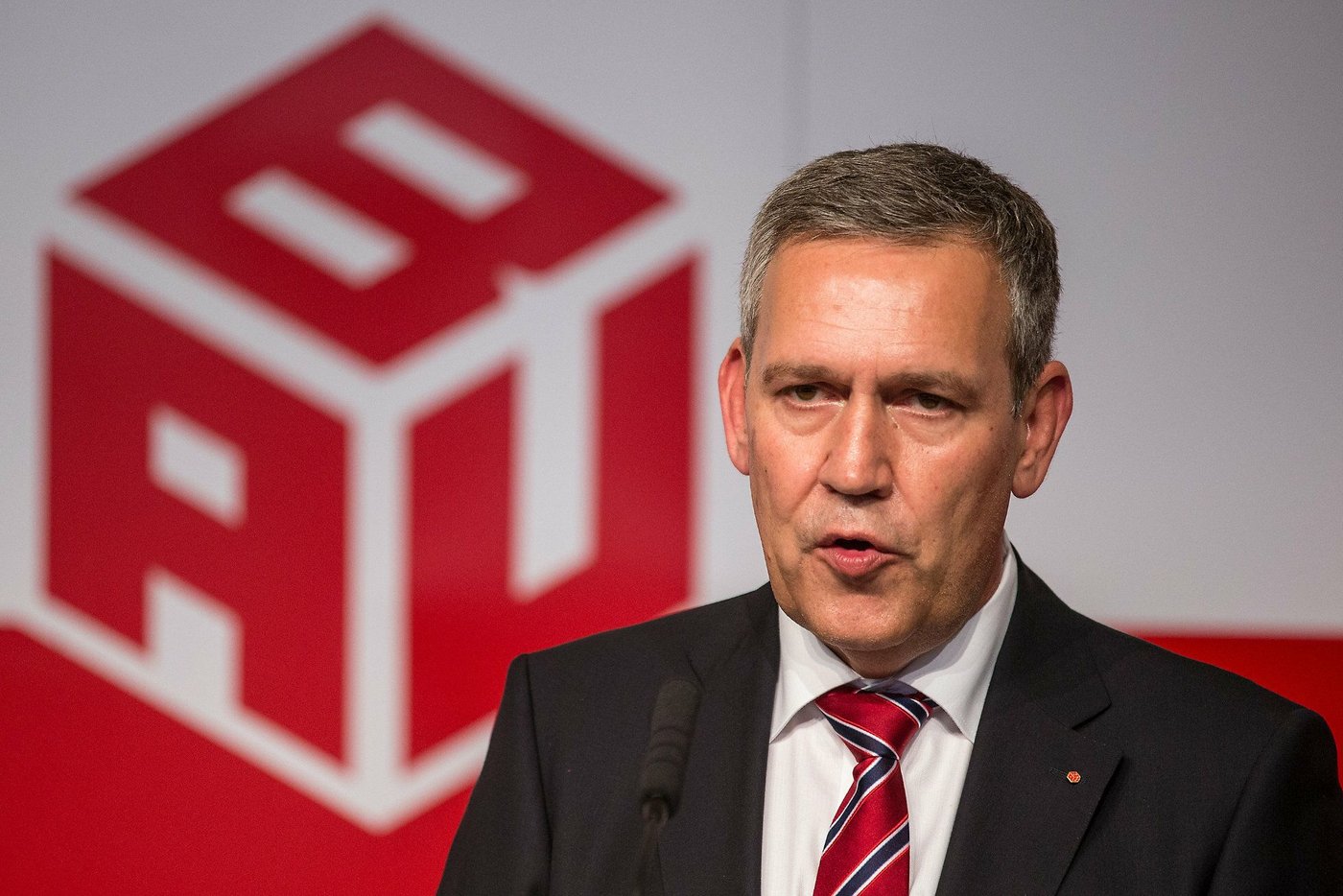 Vor Baugipfel beim Kanzler: IG Bau für 50-Milliarden-Konjunkturpaket