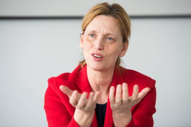 Familienministerin: Prien will gesetzliche Altersgrenze für soziale ...