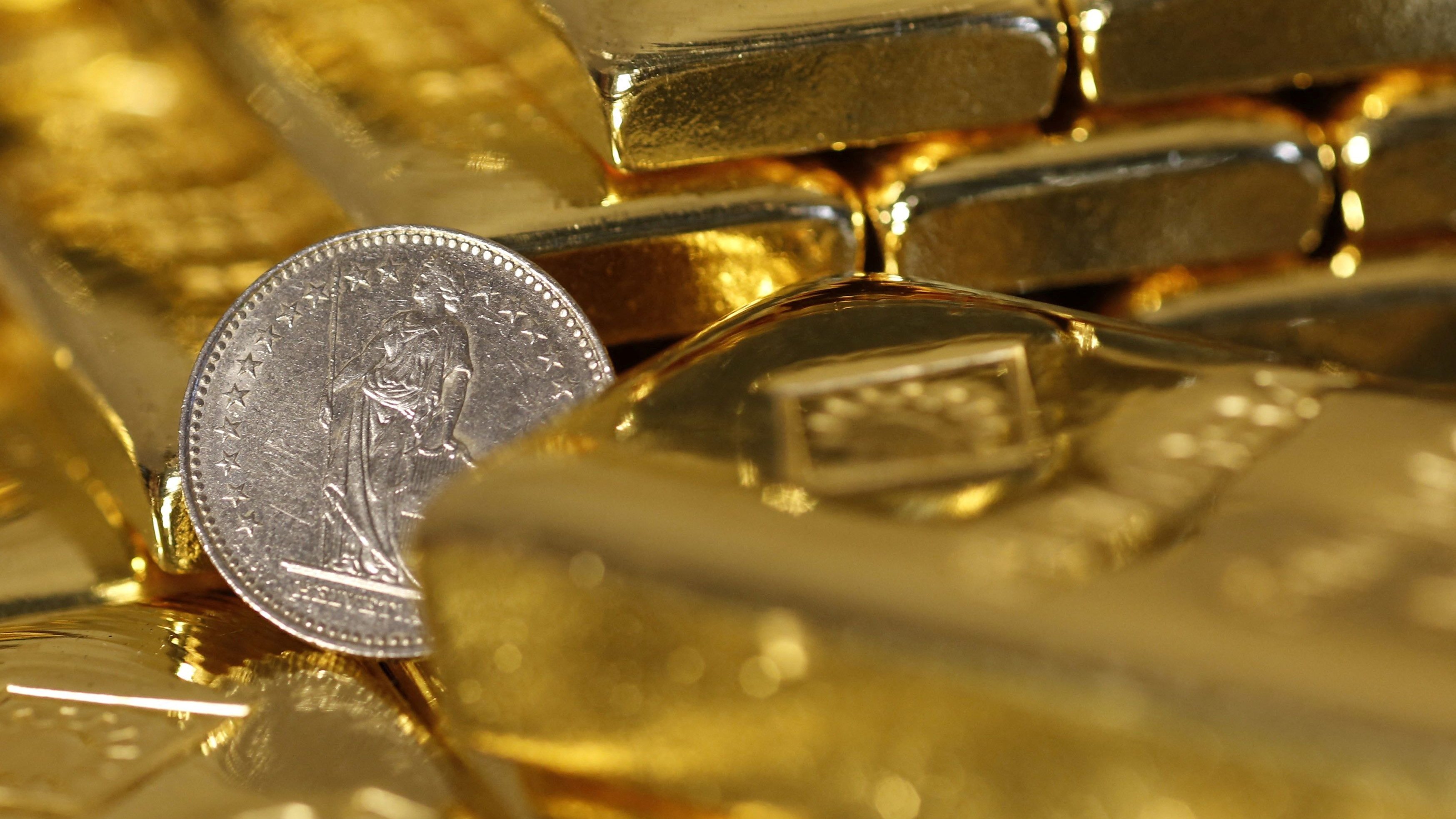 Gold: Dollar-Schwäche treibt Investoren in Gold und Schweizer Franken