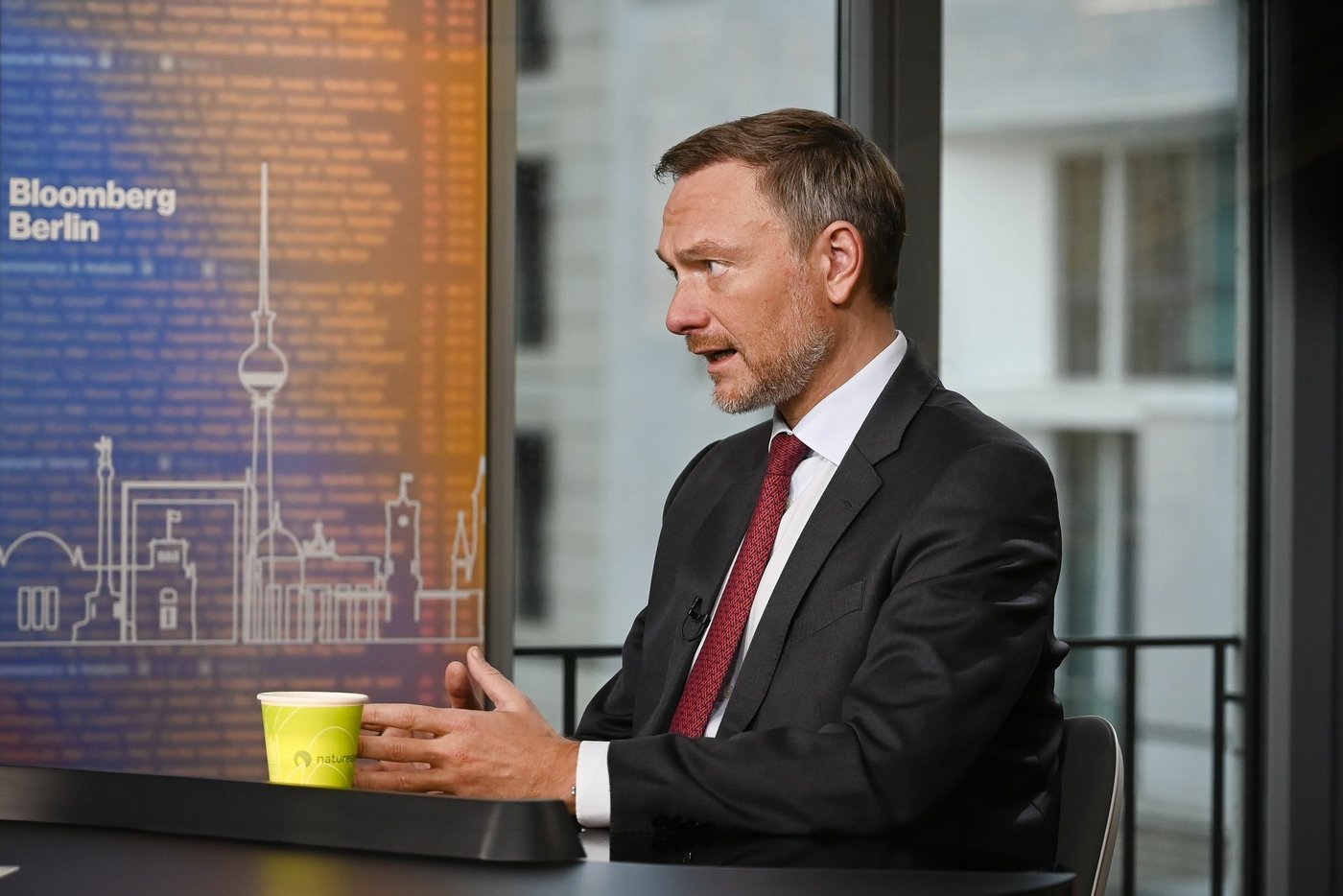 Debatten unter dem Baum: Wenn der Krieg die Familie spaltet