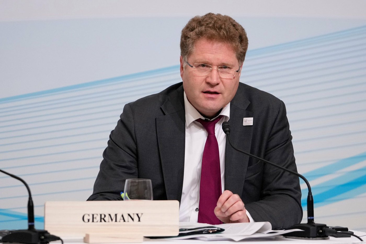 Ärger um Trauzeugen – Warum das Wirtschaftsministerium nun einen Posten ...