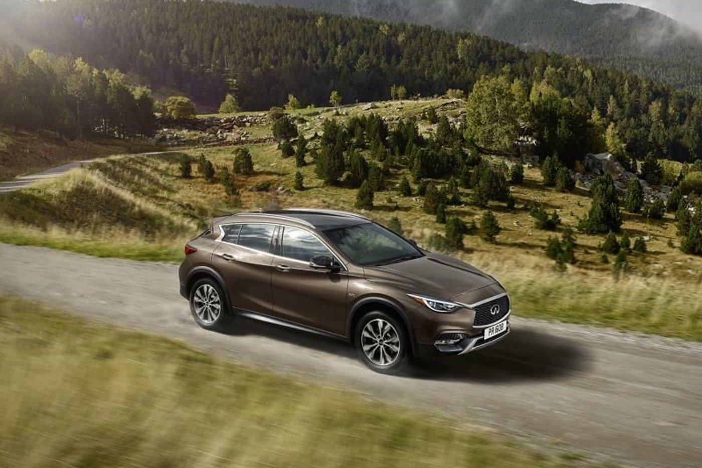 Wirtschaft, Handel & Finanzen: Japanische A-Klasse auf Abgwegen: Infiniti stellt QX30 vor