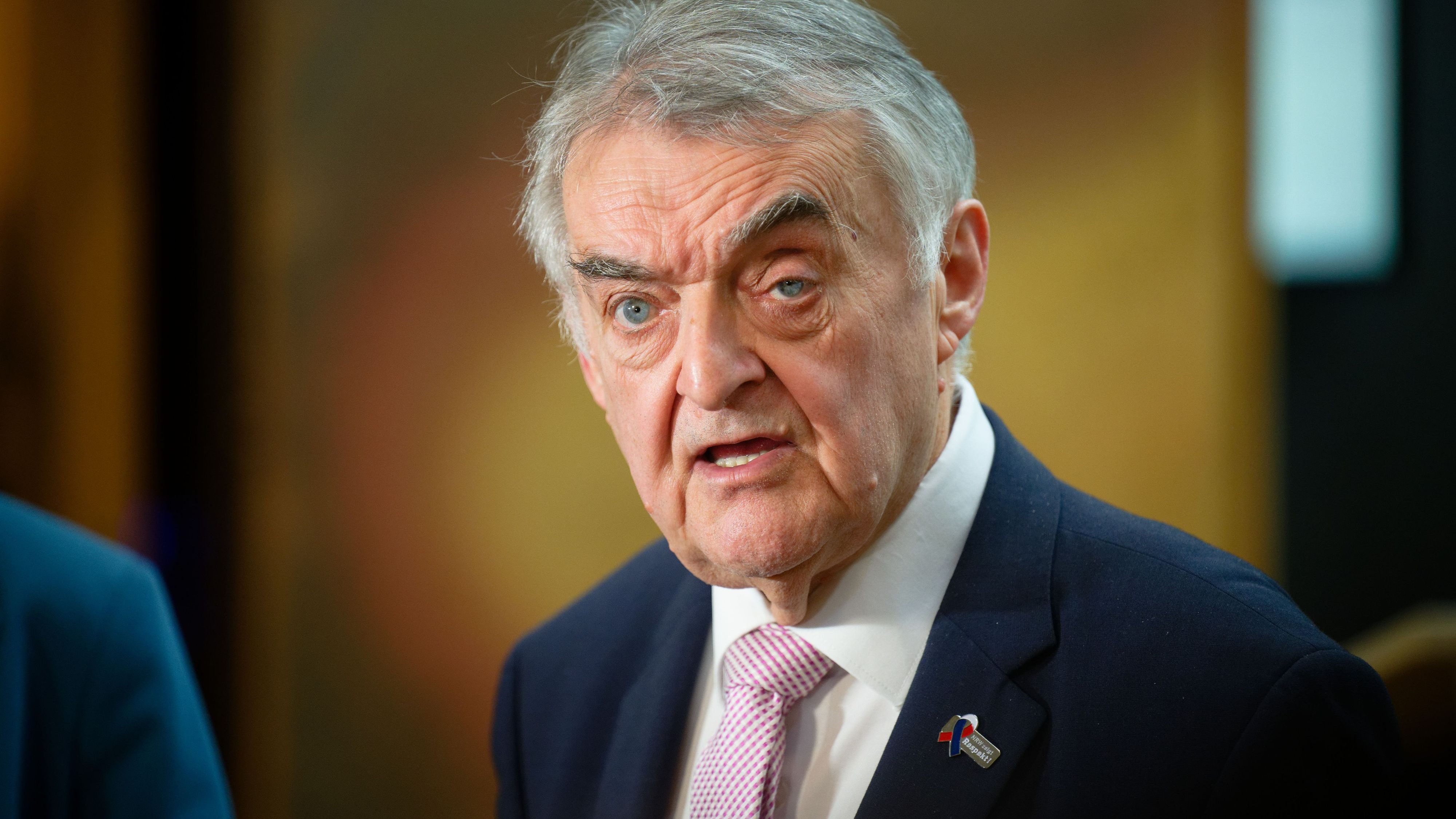 Brandmauer: NRW-Innenminister würde bei AfD-Zusammenarbeit die CDU ...