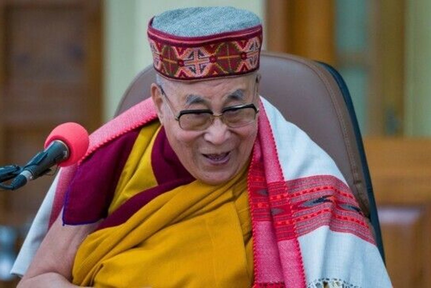 Dalai Lama bittet kleinen Jungen um Verzeihung