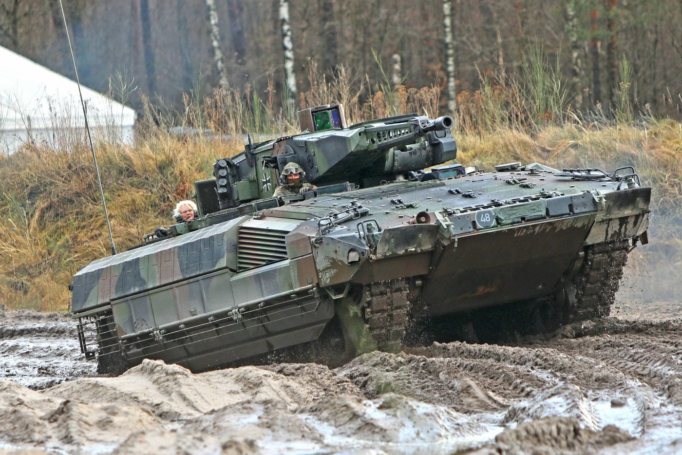 Lambrecht will am Schützenpanzer Puma festhalten