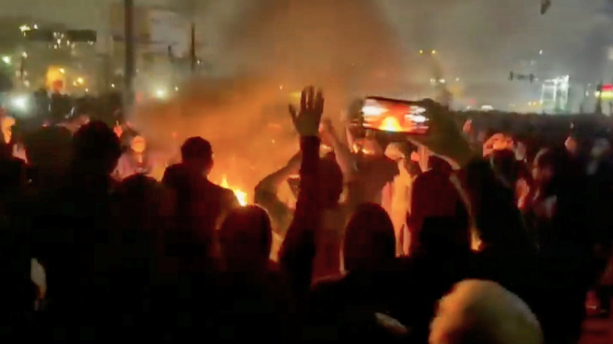 Massenproteste im Iran: Trump erhöht Druck auf den Iran - Zahl der ...