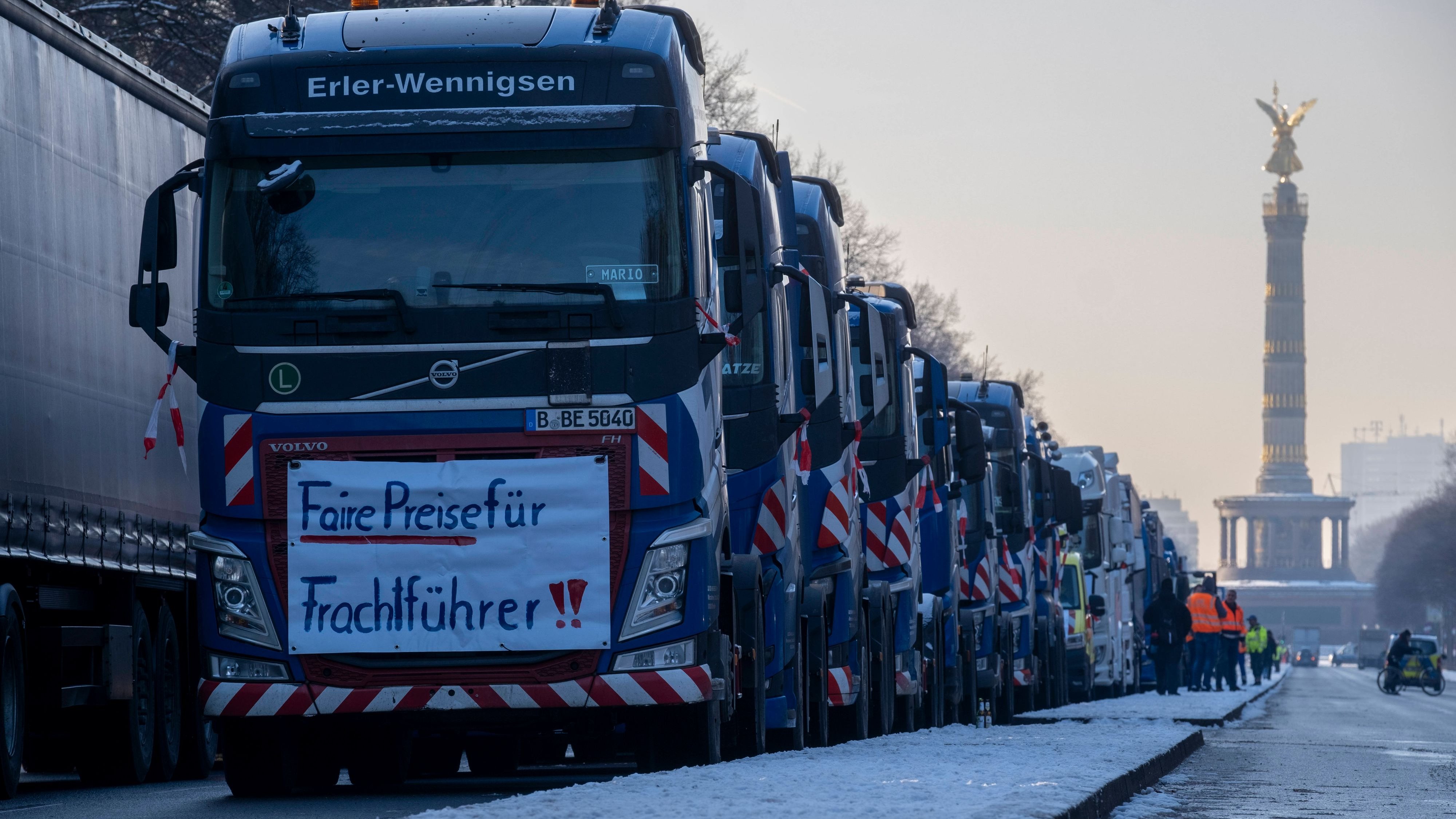 Proteste: Hunderte Lkw-Fahrer demonstrieren in Berlin gegen hohe Maut ...