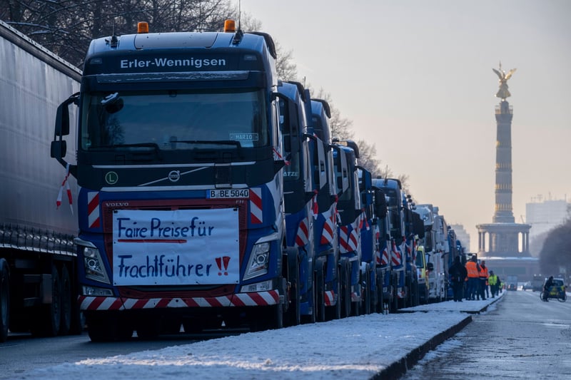 Proteste: Hunderte Lkw-Fahrer demonstrieren in Berlin gegen hohe Maut ...