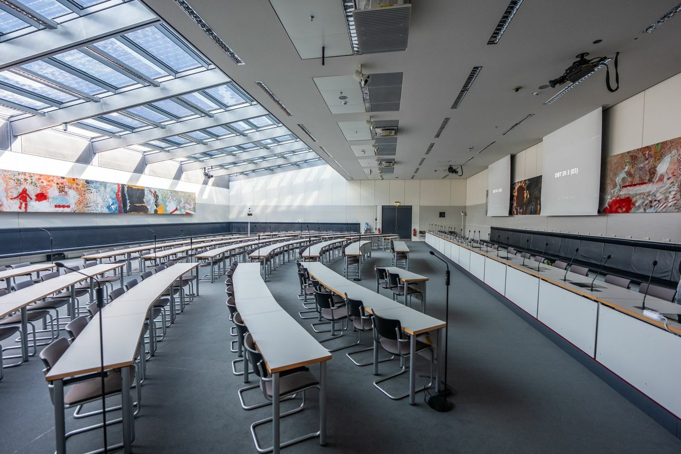 AfD vs. SPD: Saalstreit entschieden: SPD behält Raum im Bundestag